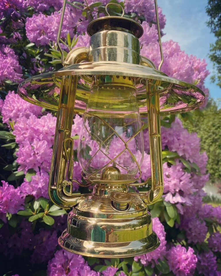 Brass Hurricane Oil Lantern with Shade Reflector - 12.5" | Vermont Lanterns